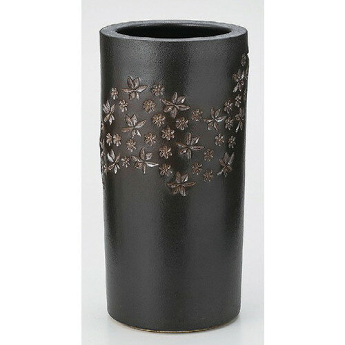 [商品名]　黒釉小花傘立[素材]　陶磁器[寸法]　[ 235 x 480mm ] お店からご自宅まで、季節を問わず、様々なシーンでご利用いただける商品です。[ 235 x 480mm ] 信楽焼メーカーからの取り寄せ商品の為、納期まで1週間...