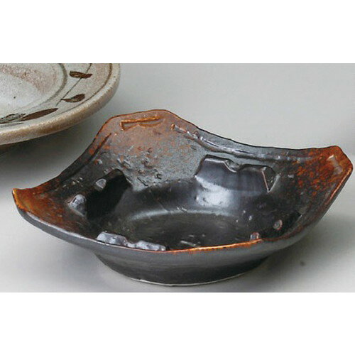 [商品名]　焼締角灰皿小[素材]　陶磁器[寸法]　[ 130 x 40mm ] お店からご自宅まで、季節を問わず、様々なシーンでご利用いただける商品です。[ 130 x 40mm ]メーカーからの取り寄せ商品の為、納期まで1週間前後かかりま...