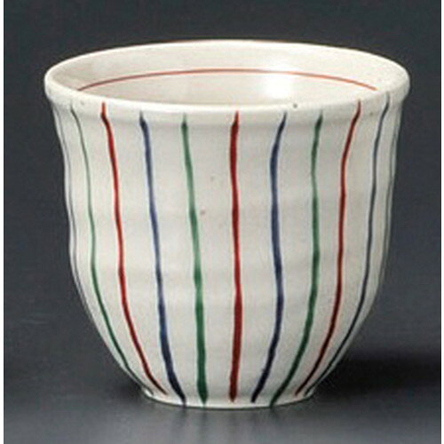 [商品名]　手描 三色十草湯呑[素材]　陶磁器[寸法]　[ 85 x 75mm ] お店からご自宅まで、季節を問わず、様々なシーンでご利用いただける商品です。[ 85 x 75mm ]メーカーからの取り寄せ商品の為、納期まで1週間前後かかり...