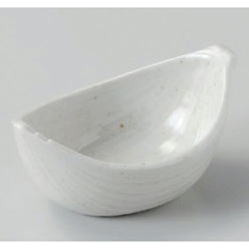 [商品名]　白マット笹舟小付[素材]　陶磁器[寸法]　[ 10.9 x 6.7 x 4.6cm 97g ]お店からご自宅まで、季節を問わず、様々なシーンでご利用いただける商品です。[ 10.9 x 6.7 x 4.6cm 97g ] 一部の...
