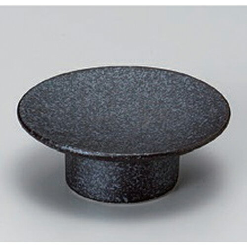 [商品名]　いぶし高台小皿[素材]　陶磁器[寸法]　[ 8.2 x 3cm 90g ]お店からご自宅まで、季節を問わず、様々なシーンでご利用いただける商品です。[ 8.2 x 3cm 90g ] 一部の商品はメーカーよりお取り寄せとなります...