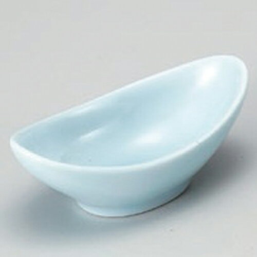 [商品名]　青磁半月珍味[素材]　陶磁器[寸法]　[ 8.8 x 4.4 x 3.3cm 50g ]お店からご自宅まで、季節を問わず、様々なシーンでご利用いただける商品です。[ 8.8 x 4.4 x 3.3cm 50g ] 一部の商品はメ...