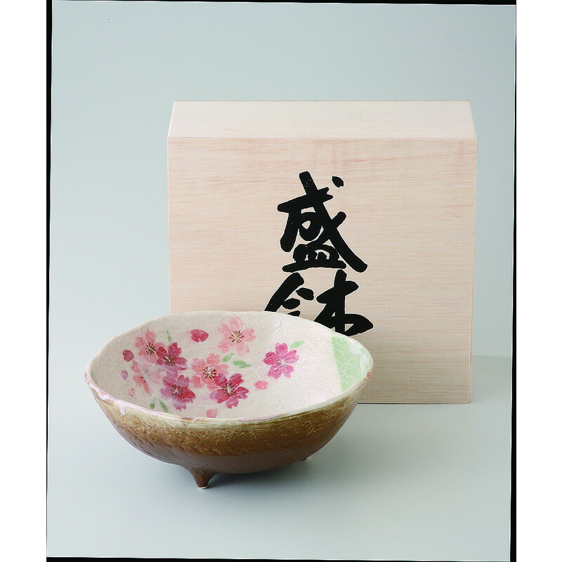 [商品名]春うらら 三ツ足鉢[素材]陶器・美濃焼[寸法]品：三ツ足鉢×1／19×21.5×8.5cm 箱：21.5×23×9.8cm結婚式のお返し、母の日のプレゼント、退職祝いなど、さまざまな場面でご利用いただけます。陶器の専門問屋が厳選し...