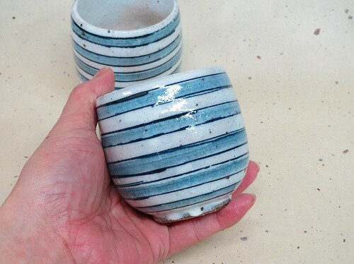 商品情報サイズ7×8.2(cm)　250(cc)素材陶器作家名山兵窯　羽柴兵衛柄こま筋注意事項★モニターの発色の場合より色合いが異なる場合があります。★陶器の性質上、焼成により色・サイズに画像と多少の違いが生じる場合がありますので、予めご了...