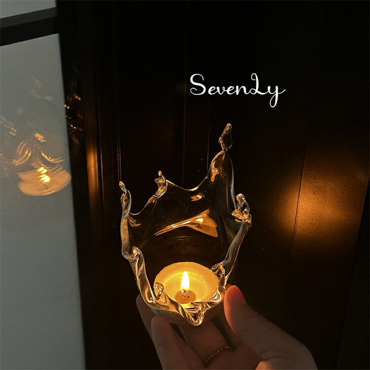 SevenLyの炎形ガラスキャンドルホルダーは、インスタグラムで注目を集めるレトロなデザインが特徴です。 シンプルなクラウンが付属し、デスクやベッドサイドに置くだけで空間をロマンチックに演出します。 透明感のあるガラス素材が、キャンドルの灯...
