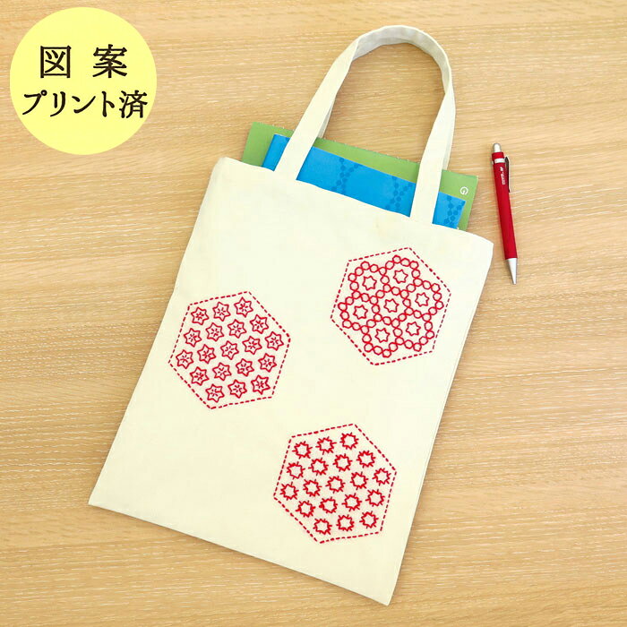 初〜中級者向●出来上がり寸法:約縦34cm×横28cm(持ち手を除く)●キット内容:No.4500刺し子布(綿100%)、刺し子糸(綿100%)刺し子針、指ぬき、作り方説明書●日本製●備考:半仕立て済み(持ち手と袋口は仕立て済みです。刺し終...