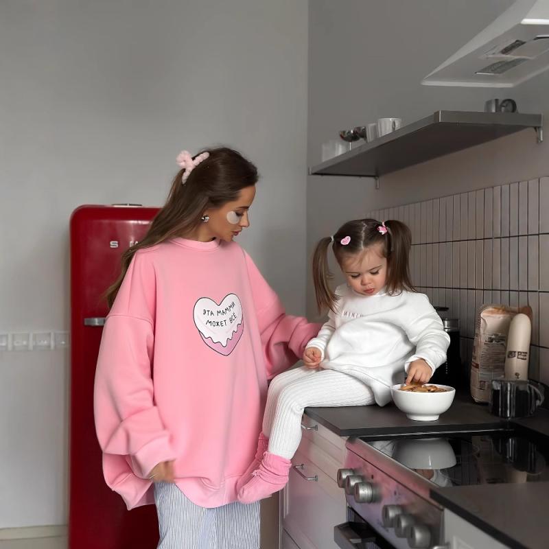 ・型番: Q365・柄: ハート・スタイル: プルオーバー・フィット: ルーズ・構成: 単品・着丈: ミドル(50cm超～65cm以下)・袖丈: 長袖・袖のタイプ: レギュラー・ネックライン: ラウンドネック・厚さ: 普通・要素: オーバー...