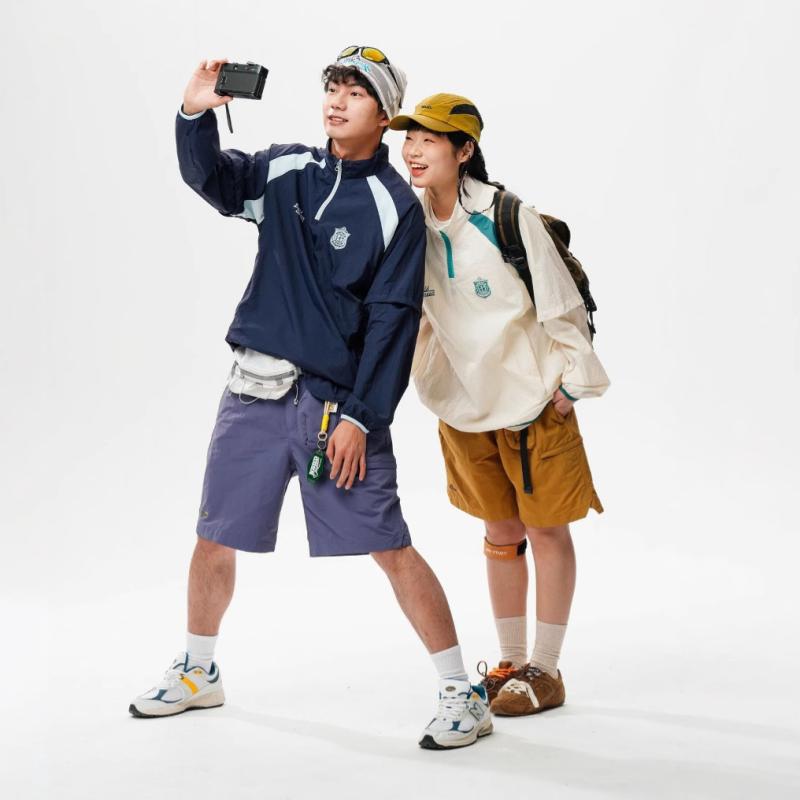 ・厚さ: 薄手・製品カテゴリ: ジャケット・フード: なし・対象者: 若者・フィット: ゆったり・生地: ナイロン・主な生地の組成: ナイロン99%・カラー: オフホワイト、ダークブルー・サイズ: M、L、XL、XXL・対象年齢: 24-3...