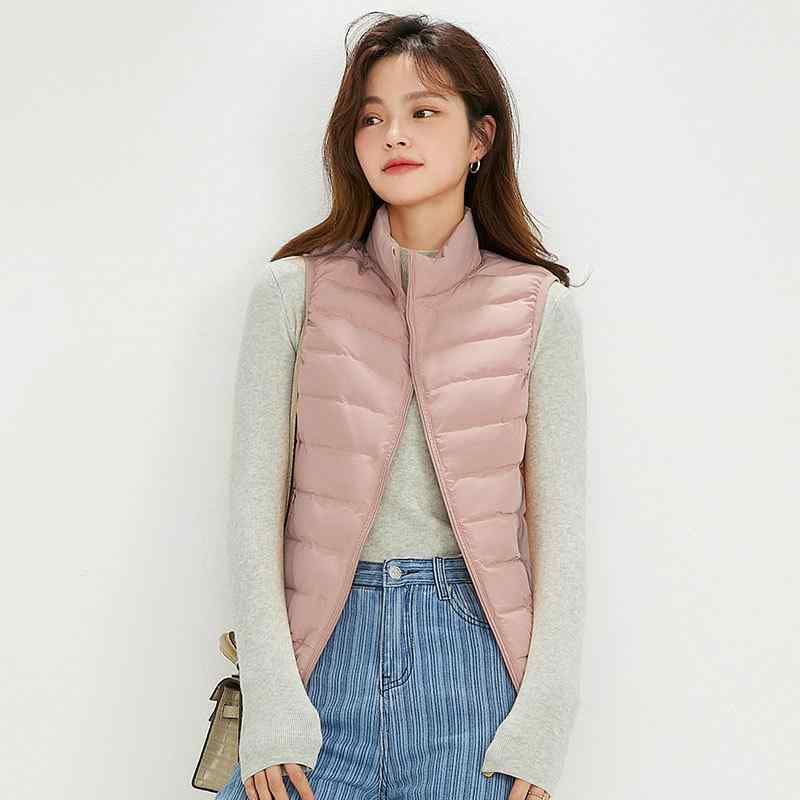 ・厚さ: 中・生地: ナイロン・中綿: ホワイトダックダウン・ダウン含有量: 86~90%・メイン素材: ナイロン95%以上・シルエット: レギュラー・着脱: 不可・前立て: ジッパー・襟の形: スタンドカラー・ファー: 無し・ポイント: ...