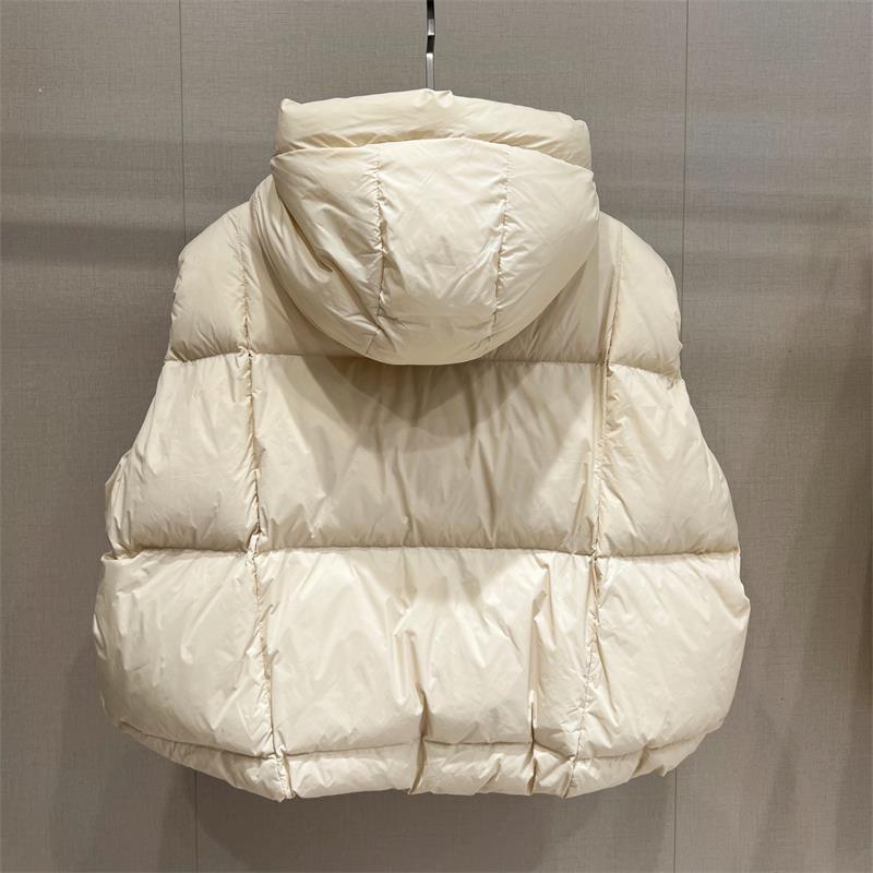 ・カテゴリ: ベスト/ジレ・スタイル: その他、きれいめ・着丈: ミドル丈（50cm超～65cm以下）・ネックライン: フード付き・柄: 無地・色: オフホワイト、ブラック・サイズ: M（50kg以下）、L（50kg～55kg）、XL（55...