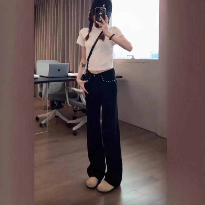 [ "・素材: デニム", "・主な素材: 綿", "・パンツ丈: フルレングス", "・スタイル: ストレートパンツ", "・ウエスト: ハイウエス...