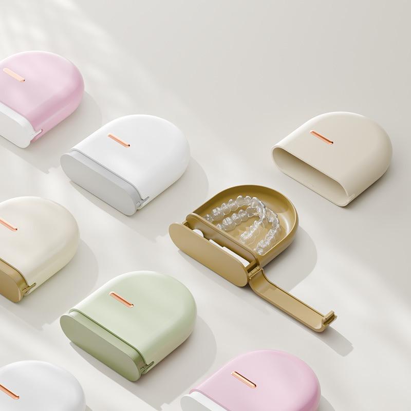 ・商品カテゴリ: 歯列矯正用リテーナーケース・モデル: 引き出し式・素材: ABS・特徴: フタ付き、仕切り付き・機能: 整理・収納場所: 車、リビング、寝室、書斎、携帯用、引き出し、クローゼット・対象: 幅広い・スタイル: 現代的、シンプ...