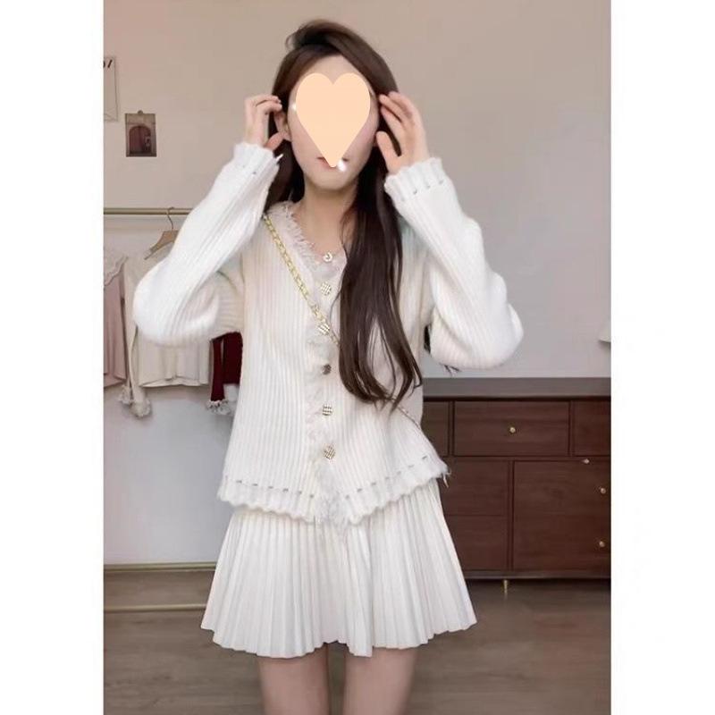 ・素材: アクリル95%以上・ネックライン: Vネック・袖丈: 長袖・袖型: フリル袖・柄: 無地・スタイル: 通勤、都市・カラー: イエロー、ワインレッド、オフホワイト・サイズ: S、M、L、XL・タイプ: カーディガン・対象: 成人、女...