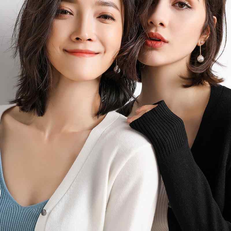 ・カテゴリ: ニット・素材: 包芯纱・柄: 無地・厚さ: 薄手・スタイル: 通勤スタイル・組み合わせ: シングル・フィット: スリム・着丈: 普通(50cm超65cm以下)・ネックライン: Vネック・袖丈: 長袖・袖のタイプ: 通常袖・加工...