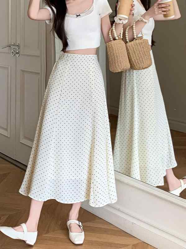 ・柄: その他・加工: プリント・素材: ポリエステル・スカート丈: ミモレ丈・スカートの種類: フレアスカート・色: ベージュ、ブラック・サイズ: S、M、L・スタイル: エレガント、通勤・伸縮性: なし・主素材含有量: 30～50%