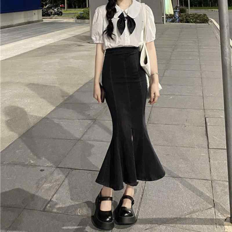 ・半身スカートの種類: 半身スカート・柄: その他・製法: 複合・生地の名称: ポリエステル・主な生地の成分: ポリエステル・主な生地の成分2: デニム、綿・スカートのタイプ: フェアリースカート・スカート丈: ミモレ丈・流行の要素: マカ...