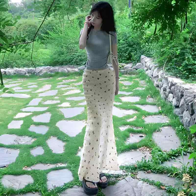 ・柄: 無地・製法: 立体裁断・素材: ポリエステル100%・スカートタイプ: マーメイドスカート・スカート丈: ミモレ丈・デザイン: レース・カラー: オフホワイト・サイズ: S、M、L・スタイル: オフィススタイル・素材構成: ポリエス...