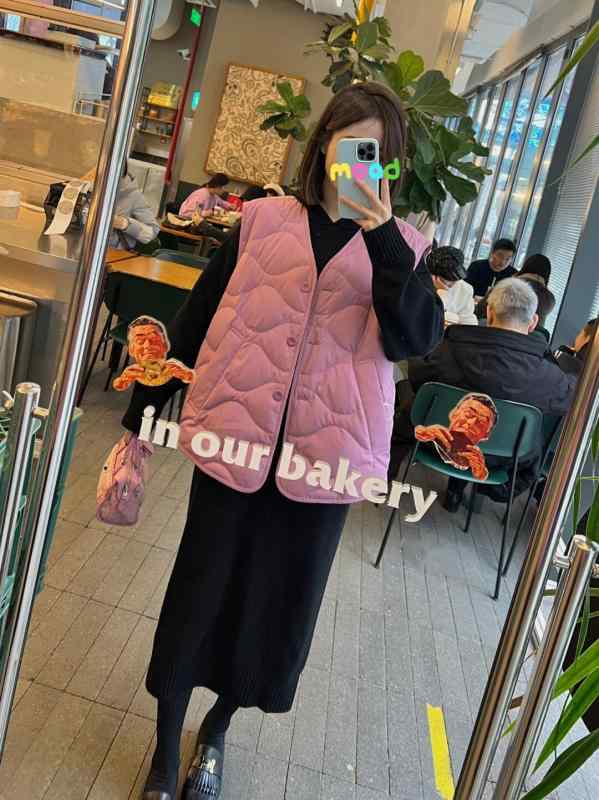 ・カテゴリ: ベスト/ジレ・スタイル: カーディガン・着丈: ミドル丈・ネックライン: Vネック・柄: 無地・素材: 綿・素材（%）: 50-70%・色: ピンク・サイズ: XS/S、M/L・対象: レディース・タイプ: ルーズ・前立て: ...