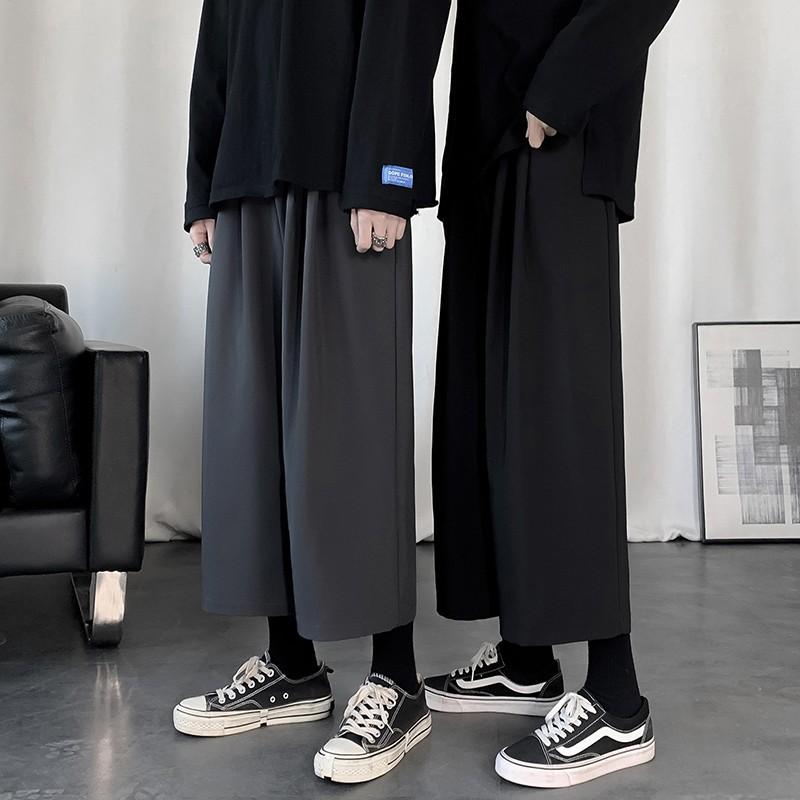 ・カテゴリ: カジュアルパンツ・スタイル: 軽熟、カジュアル・対象: 18-24歳、大人、大きいサイズ、男性・パンツ丈: 9分丈・パンツ型: ワイド・股上: 普通・ベルト: なし・前立て: ひも・厚さ: 普通・柄: 無地・素材: 化学繊維混...