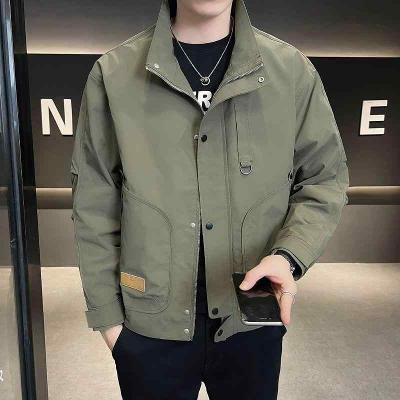 ・カテゴリ: ジャケット・スタイル: 韓国風・対象: 青年・襟の形: スタンドカラー・シルエット: ルーズ・前立て: ジッパー・フード: なし・厚さ: 普通・柄: 無地・生地名: 綿混紡・主な生地の組成: ポリエステル・裏地の組成: ポリエ...