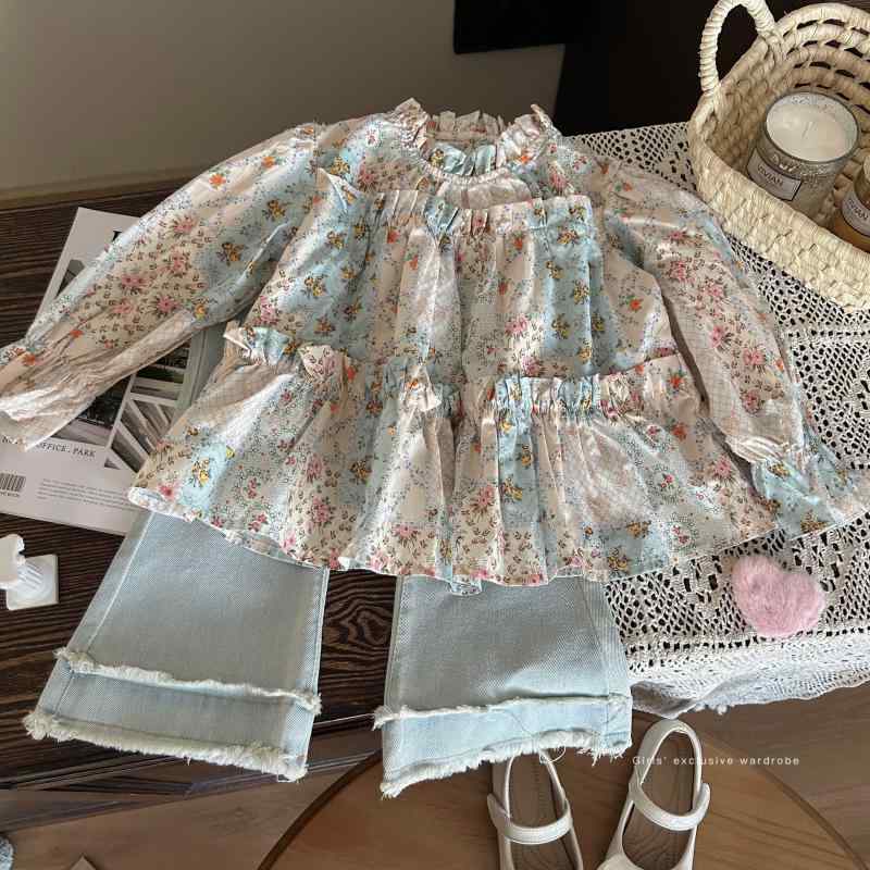 ・対象: 女の子・スタイル: 韓国・セット内容: トップス、ボトムス・アイテム数: 2点・対象年齢: 3～8歳・シーズン: 春・袖丈: 長袖・パンツ丈: ロングパンツ・厚さ: 普通・柄: 花柄・素材: 綿・主な素材: 綿70%・安全レベル:...