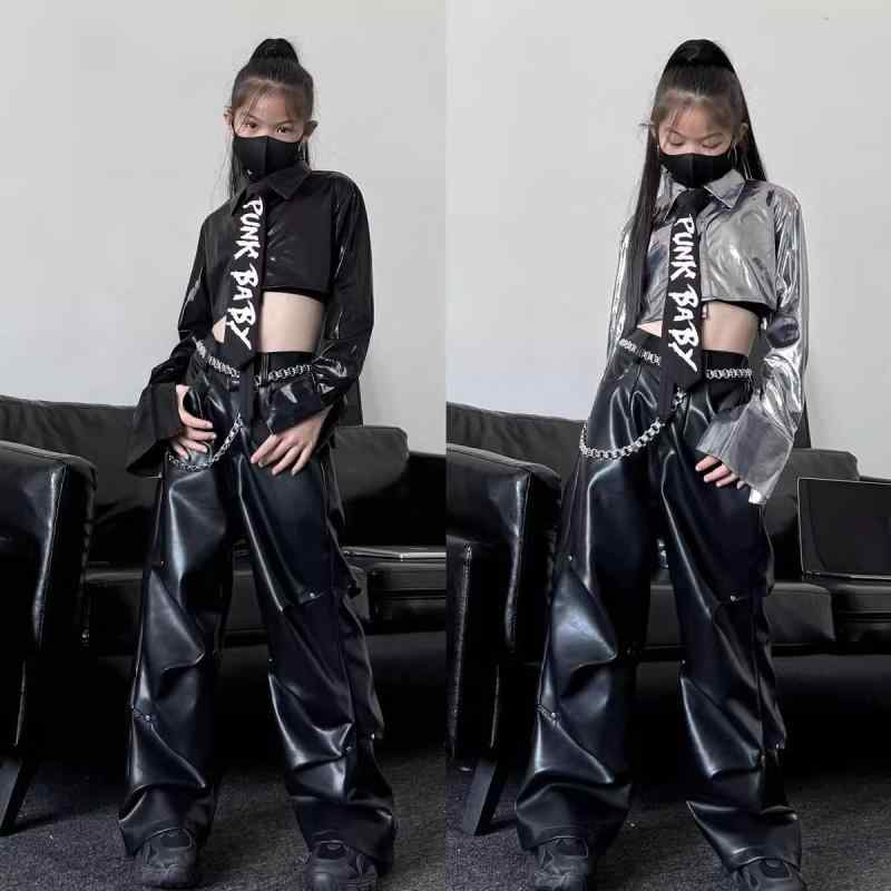 ・対象: 女の子・スタイル: 韓国・セット内容: パンツセット（2点）・袖丈: 長袖・帽子: なし・パンツ丈: 長ズボン・厚さ: 薄手・柄: 無地・素材: ポリエステル・カラー: シルバー（へそ出しシャツ＋ネクタイ）、ブラック（プリーツレザ...
