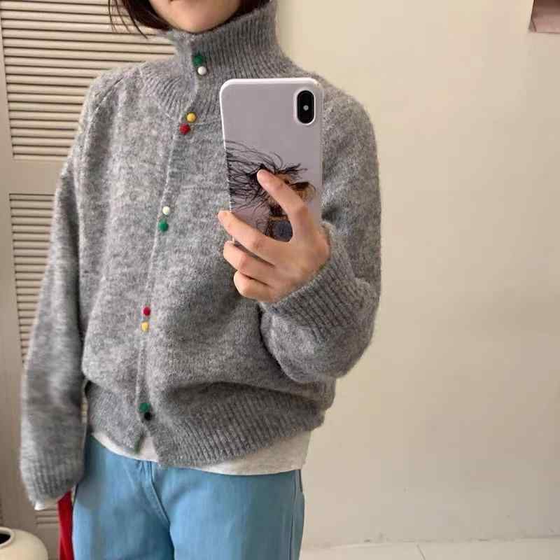 ・カテゴリ: ニット・素材: ニット、ナイロン、ポリエステル・柄: 無地・厚さ: 普通・スタイル: カーディガン・シルエット: ゆったり・袖丈: 長袖・襟型: スタンドカラー・着丈: ミドル丈 (50cm超～65cm以下)・装飾: ボタン・...