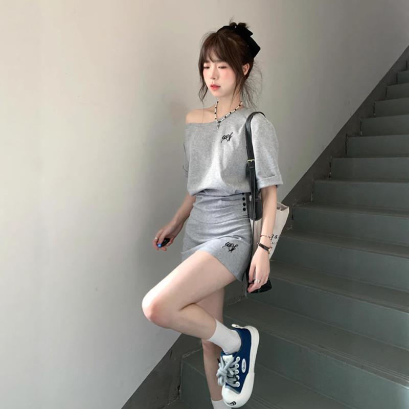 ・カテゴリ: カジュアルセットアップ・柄: 無地・スタイル: 韓国風、カジュアル・素材: ポリエステル・主素材含有量: 95%以上・カラー: グレー・サイズ: S、M、L、XL・対象: レディース・袖丈: 五分袖・袖タイプ: 通常袖