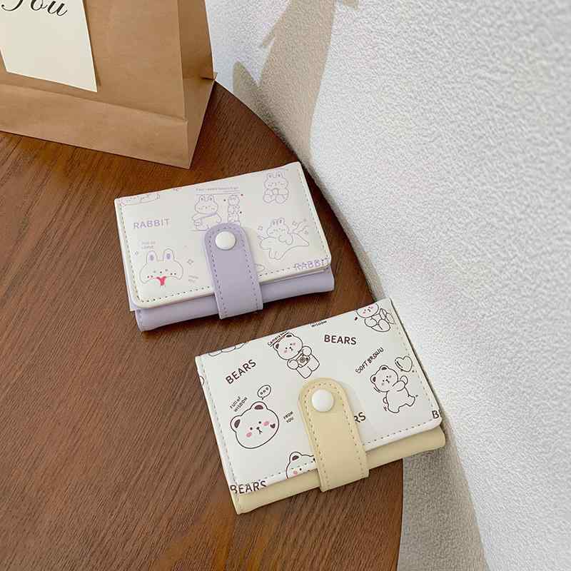 ・スタイル: スイート・デザイン: プリント、アニメ・素材（裏地）: ポリエステル・カラー: ブルー、パープル、イエロー、ピンク、ブラック・機能: 超軽量、スキミング防止・折りたたみ: 3つ折り