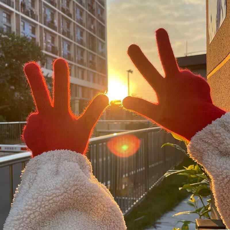 ・機能: 保温・種類: 分指手袋・カラー: レッド、ブルー、ベージュ、ブラック、ワインレッド、オフホワイト・適合シーズン: 冬・主な生地の組成: ポリエステル・主な生地の組成含有量: 71-80%・生地の名称: ポリエステル・カテゴリ: 手袋