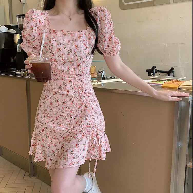 ・柄: 花柄・スタイル: ベーシック・スカート丈: ミモレ丈・スカートタイプ: Aライン・ネックライン: スクエアネック・袖丈: 半袖・ウエスト: ミドルウエスト・流行の要素: リボン・カラー: 花色・サイズ: S, M, L, XL, X...