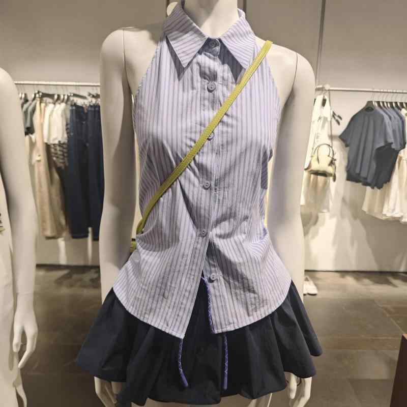 ・項目名: 素材・値: アクリル、その他・項目名: 袖丈・値: 超長袖・項目名: ネックライン・値: ホルターネック・項目名: 袖型・値: フレアスリーブ・項目名: カラー・値: ブルー・項目名: サイズ・値: S, M, L, XL・項目...