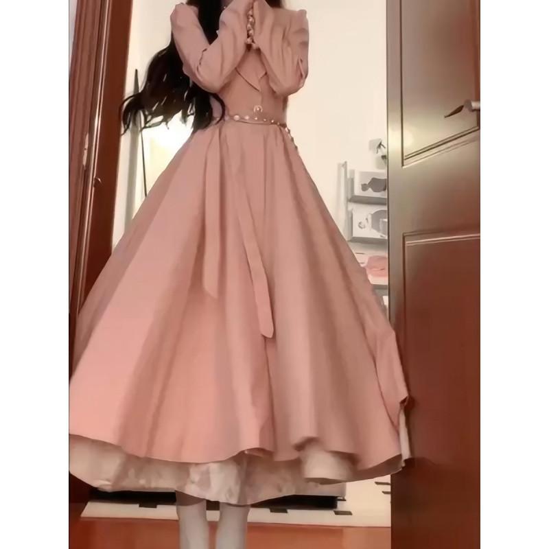 ・カテゴリ: ワンピース・スタイル: 通勤・シルエット: Aライン・ネックライン: テーラードカラー・袖丈: 長袖・袖: フレアスリーブ・素材: アクリル・素材構成: アクリル95%以上・柄: 無地・ディテール: リボン、ボタン・カラー: ...