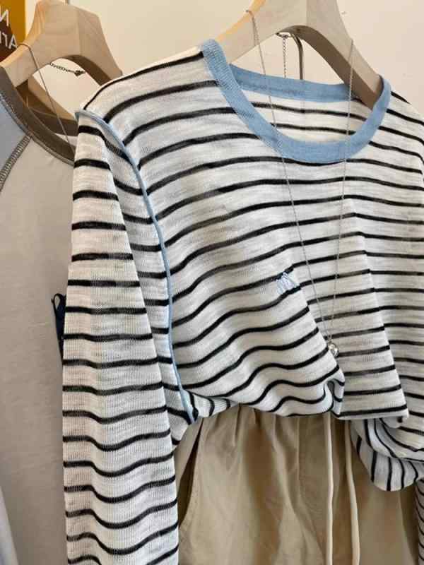 ・カテゴリ: Tシャツ・素材: その他、混紡率50-70%・柄: ストライプ・スタイル: プルオーバー・袖丈: 長袖・シルエット: ルーズ・着丈: 普通 (50cm超～65cm以下)・ネックライン: ラウンドネック・袖のタイプ: レギュラー...