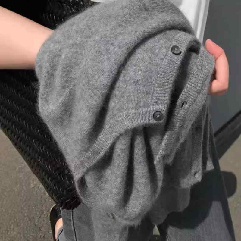 ・素材: アクリル、カシミヤ、スパンデックス・厚さ: 中厚・スタイル: カーディガン・組み合わせ: シングル・シルエット: レギュラー・着丈: 短め（40cm超～50cm以下）・ネックライン: ラウンドネック・袖丈: 長袖・袖のタイプ: レ...