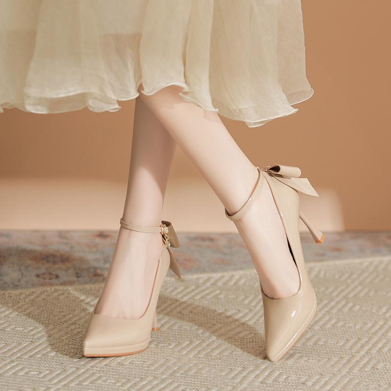 ・高跟ヒールの高さ: 8cm以上