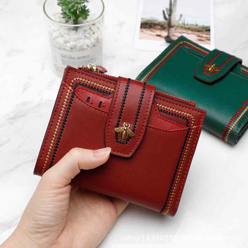 ・素材: 牛二層革・留め具の種類: ファスナータブ・小銭入れ構造: 札入れ、フォトホルダー、小銭入れ、ファスナー付きポケット、カード入れ・バッグ形状: 横型・スタイル: 韓国風・柄: 刺繍・硬さ: 中間・長さ: 短い・ロゴ印刷: 可能・裏地...