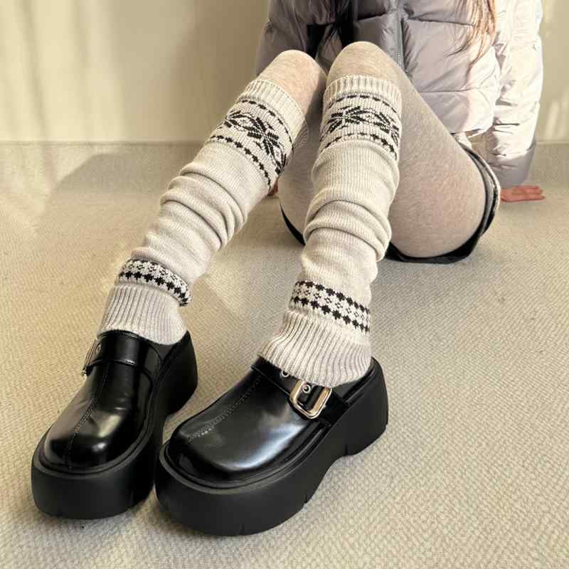 ・素材: アクリル90%