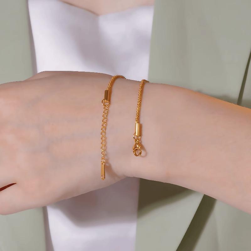 ・項目名: 素材・値: チタン鋼・項目名: 加工・値: 電気メッキ・項目名: 対象・値: 女性・項目名: デザイン・値: 文字、数字、アルファベット・項目名: カラー・値: ゴールド・項目名: スタイル・値: シンプル・項目名: 重量・値:...