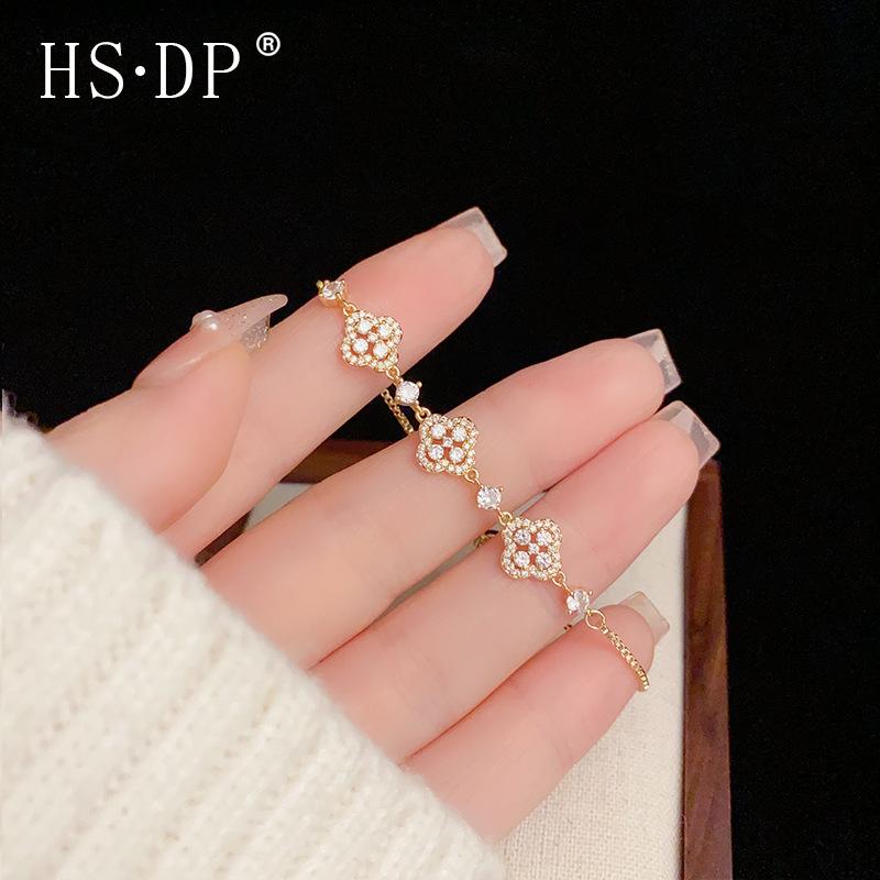 ・素材: 銅・処理: 真金メッキ・スタイル: レディース・デザイン: 花・カラー: ゴールド、シルバー・カテゴリー: ブレスレット・対象: 女性・モチーフ: 花柄・テイスト: 韓国/コリアンスタイル、スイート