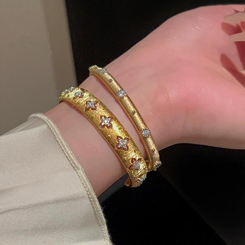 ・素材: 銅・スタイル: женские・デザイン: 幾何学模様・商品番号: 88509・カラー: 螺紋ブラッシュドバングル－18K金メッキ, 四つ葉ジルコンバングル－シルバー, 螺紋ブラッシュドバングル－ゴールド, 螺紋ブラッシュドバング...