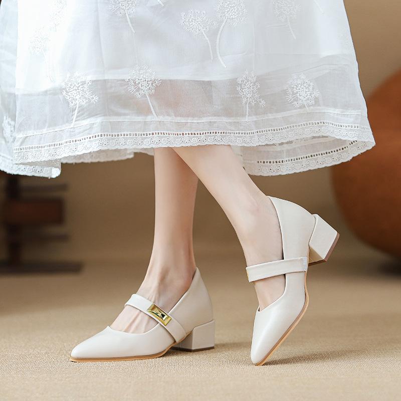 ・項目名: 流行要素・値: 浅口、粗跟、内増高・項目名: 靴のつま先の形状・値: 尖头・項目名: 靴の表面の素材・値: 超纤・項目名: スタイル・値: 韓版・項目名: 対象・値: 女性・項目名: ヒールの高さ・値: 高め（6-8cm）・項目...