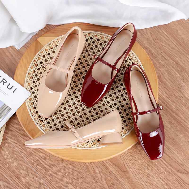 ・流行の要素: ベルト飾り、浅履き、太ヒール・靴のつま先の形状: スクエアトゥ・アッパー素材: エナメル・スタイル: 韓国風・性別: 女性・ヒールの高さ: ミドルヒール（3-5cm）・柄: 無地・適合シーズン: 夏、春、秋・カラー: ワイン...