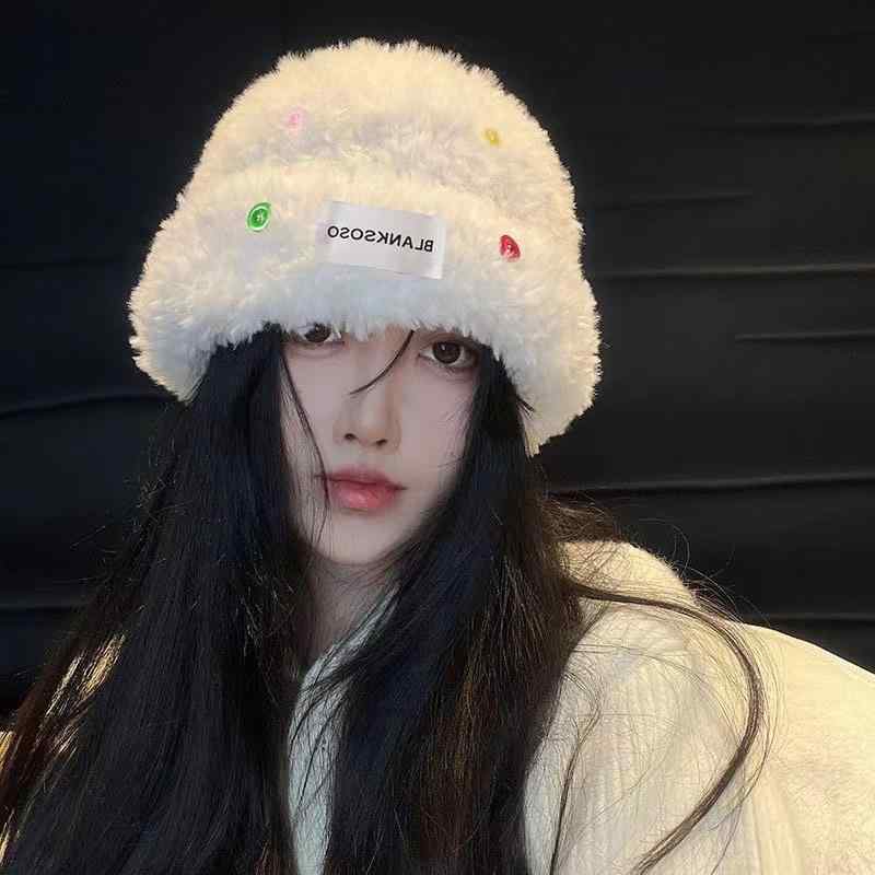 ・カテゴリ: ニット帽・適合シーズン: 冬・帽子の種類: 丸型・つばの形状: つばなし・カラー: ホワイト、ブラック・機能: 保温、防風・素材: ポリエステル繊維・加工方法: ニット