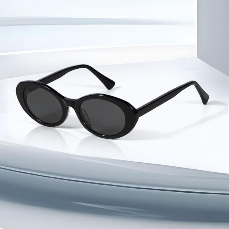 ・カテゴリ: サングラス・レンズカラー: ブラック・フレームカラー: ブラック・UVカット: UV400・適用シーン: 日焼け防止、旅行、ファッション、運転、舞台、パーティー・フレームタイプ: フルリム・カラー: 黒フレーム黒グレーレンズ、...