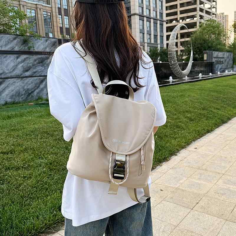 ・カラー: ブラック、カーキ色、ピンク・対象: 女性・適用シーン: ビジネス・素材: オックスフォード・スタイル: トレンド・容量: 20〜35L・機能: 通気性・PC収納サイズ: 33.02cm・柄: 無地・裏地: ナイロン・特徴: ステ...