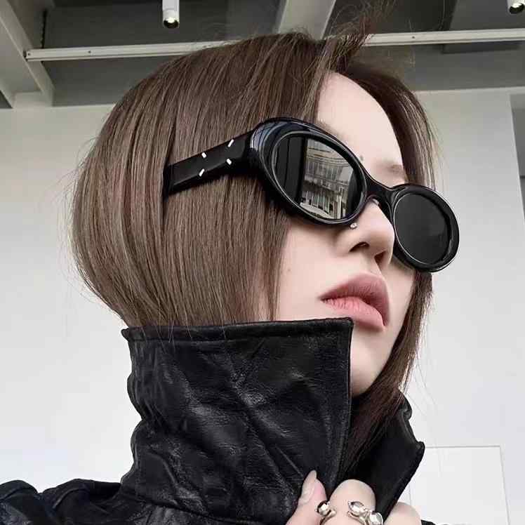 ・レンズカラー: グレー、グリーン、茶色・フレームカラー: ブラック、グレー、ベージュ、レオパード・透過率分類: 2・眼鏡構造: フルリム・UVカット: UV400・適用シーン: 日焼け防止、釣り、旅行、アウトドアスポーツ、サイクリング、お...