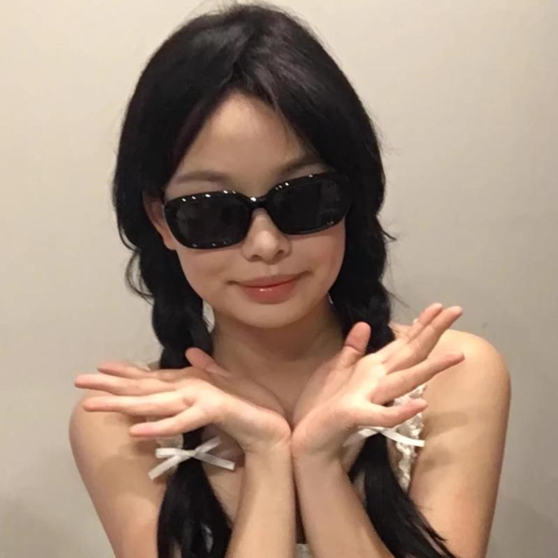 ・レンズカラー: グレー・フレームカラー: ブラック・透過率分類: 2・UVカット: UV400・適用シーン: 日焼け防止、釣り、旅行、サイクリング、運転、舞台演出、パーティー・近視メガネ対応: 対応・カラー: ブラックフレーム黒レンズ、ブ...