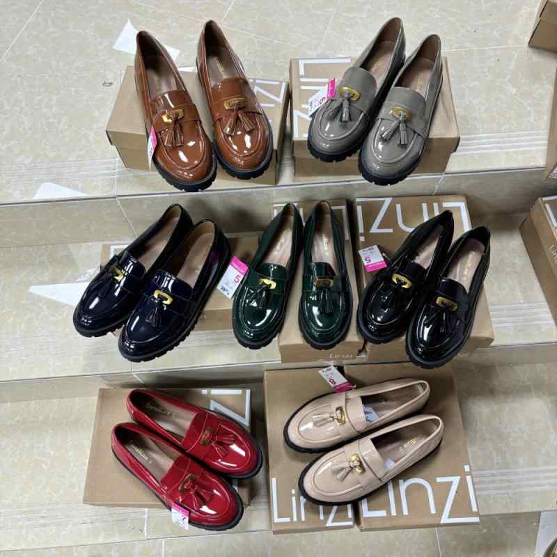 ・カラー: ブラック、レッド、アプリコット、ダークブラウン、ダークグリーン、ダークブルー、グレー・サイズ: 37、38、39、40、41、42・流行の要素: タッセル・つま先の形状: ラウンドトゥ・スタイル: 欧米・アッパー素材: マイクロ...