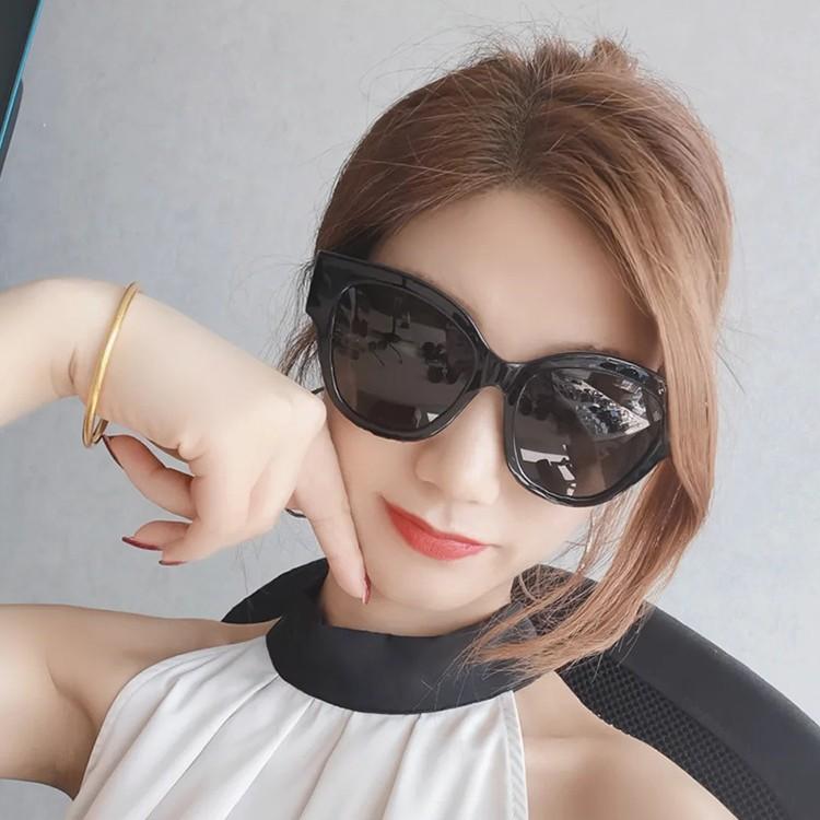 ・レンズカラー: ブラック・フレームカラー: ブラック・透過率分類: 3類/遮光・UVカット: UV400・眼鏡構造: フルリム・適用シーン: 日焼け防止、釣り、旅行、アウトドアスポーツ、サイクリング、ファッション、運転、舞台、パーティー・...